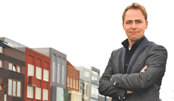 Emmenaar Robin Pater geeft rondleidingen in Enschede - Anje Produkties